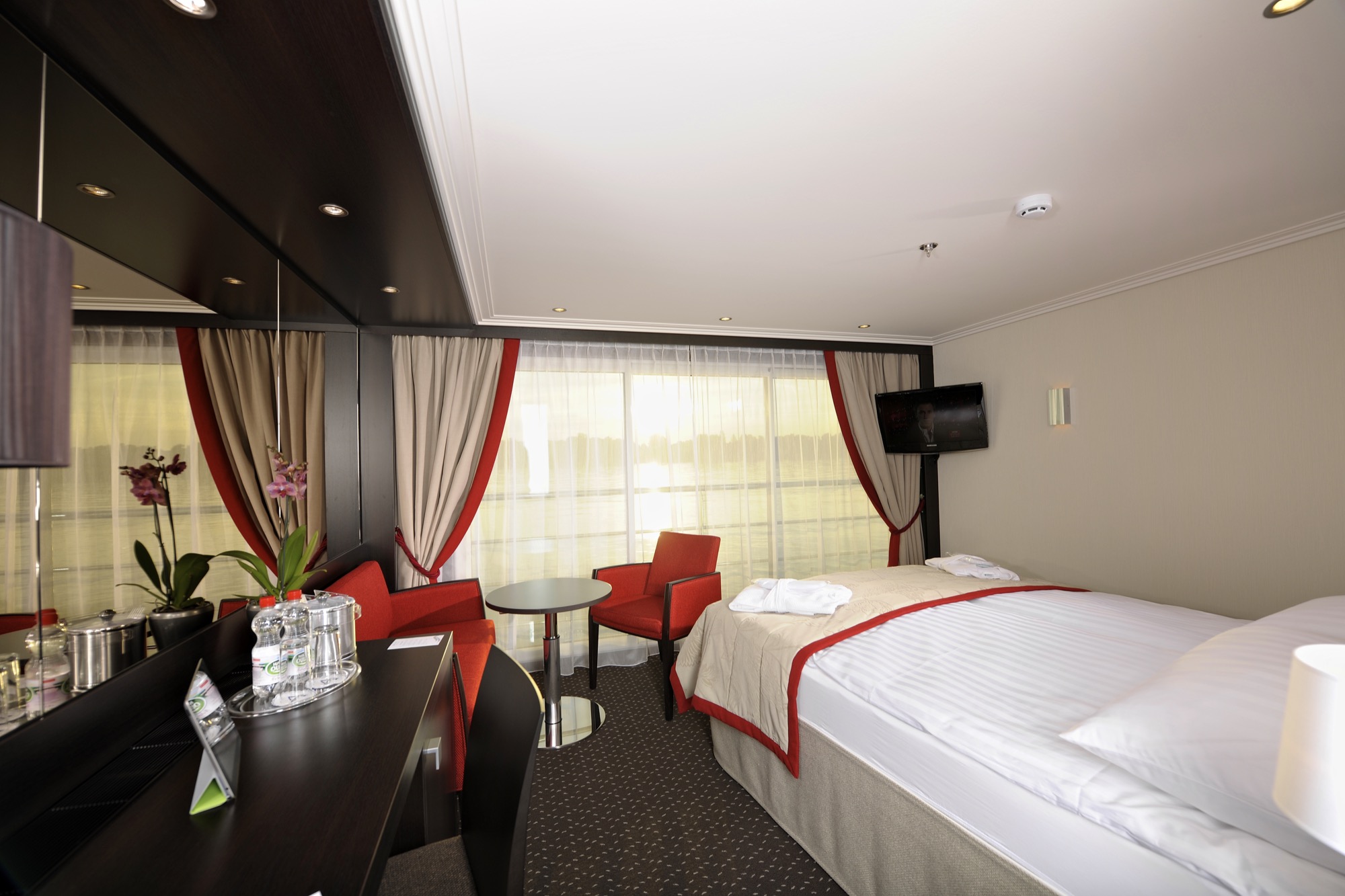 Cruise Ship | Ocean World Travel