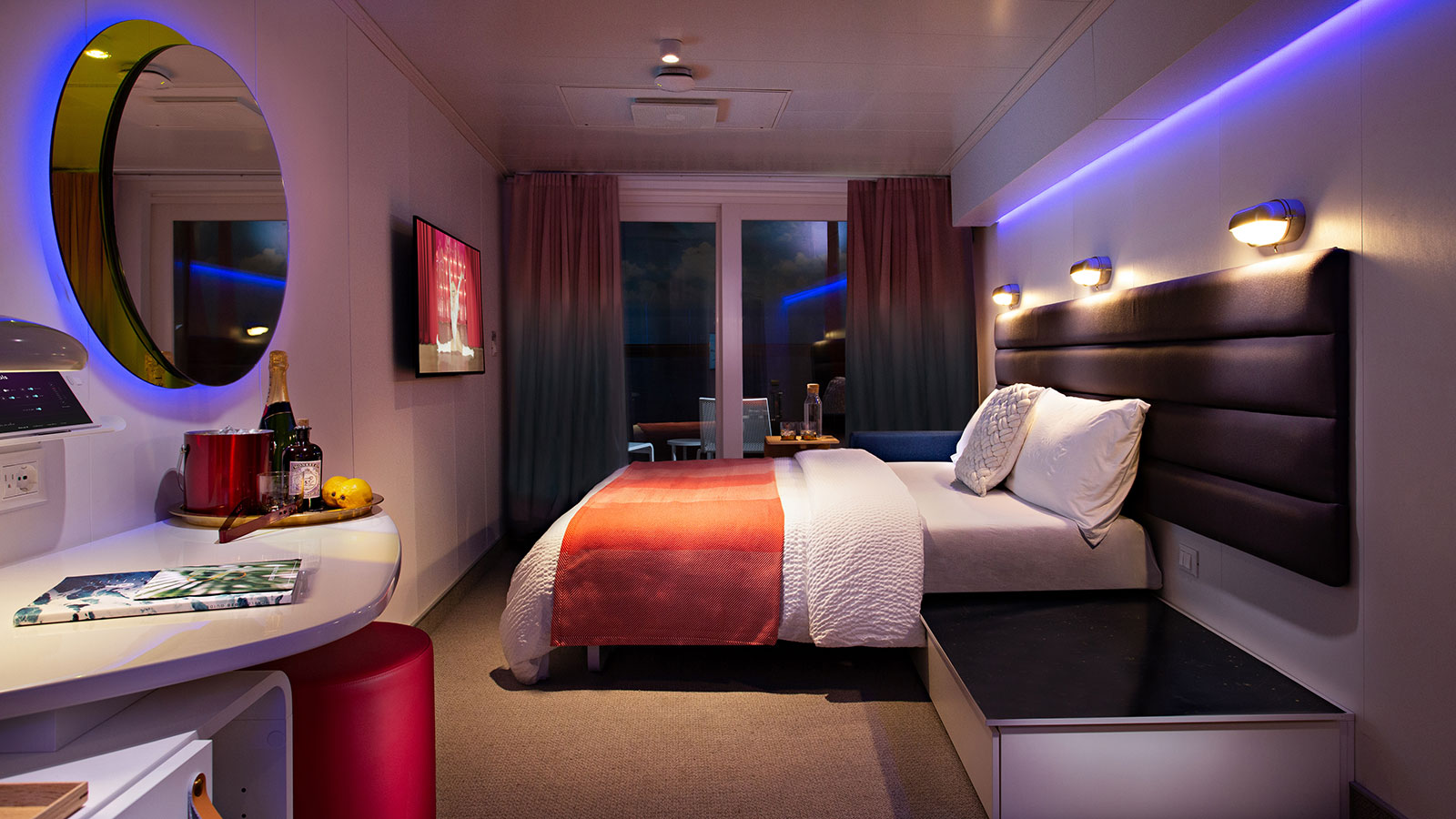 World of Cruising | Valiant Lady