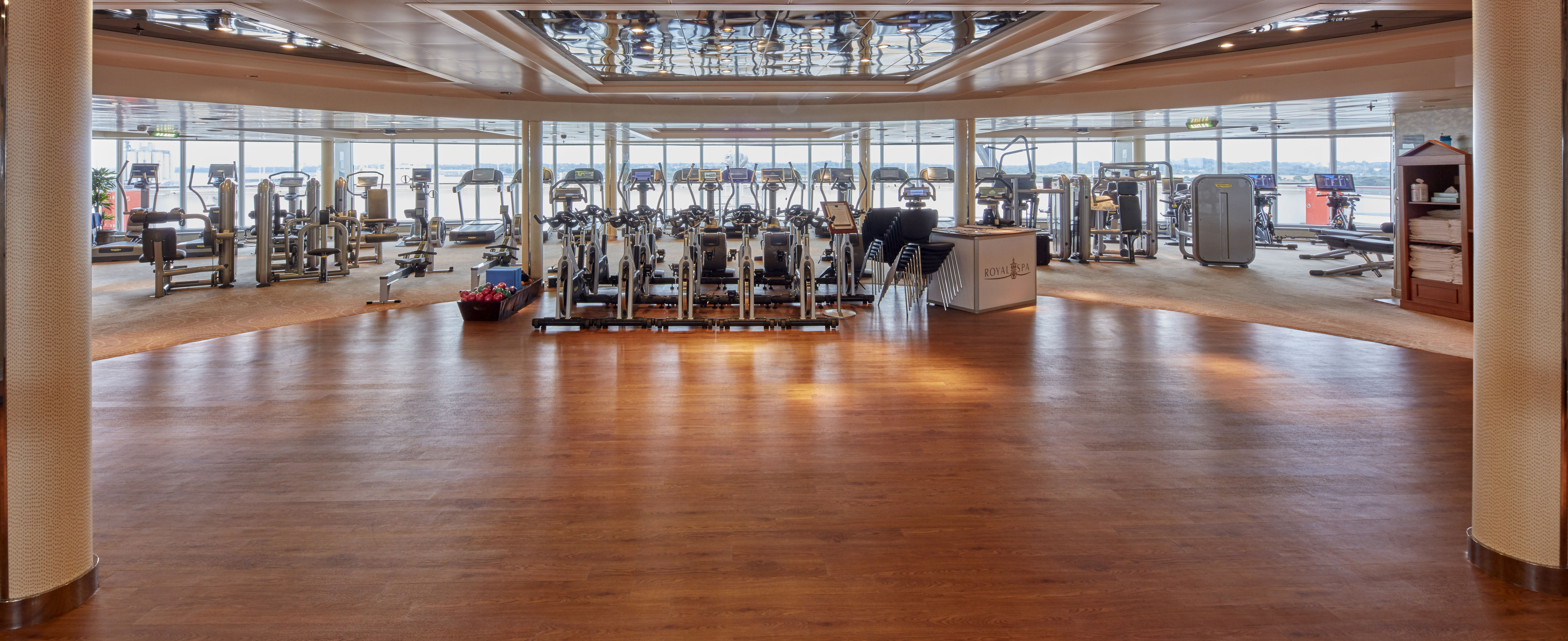 World of Cruising | Queen Elizabeth