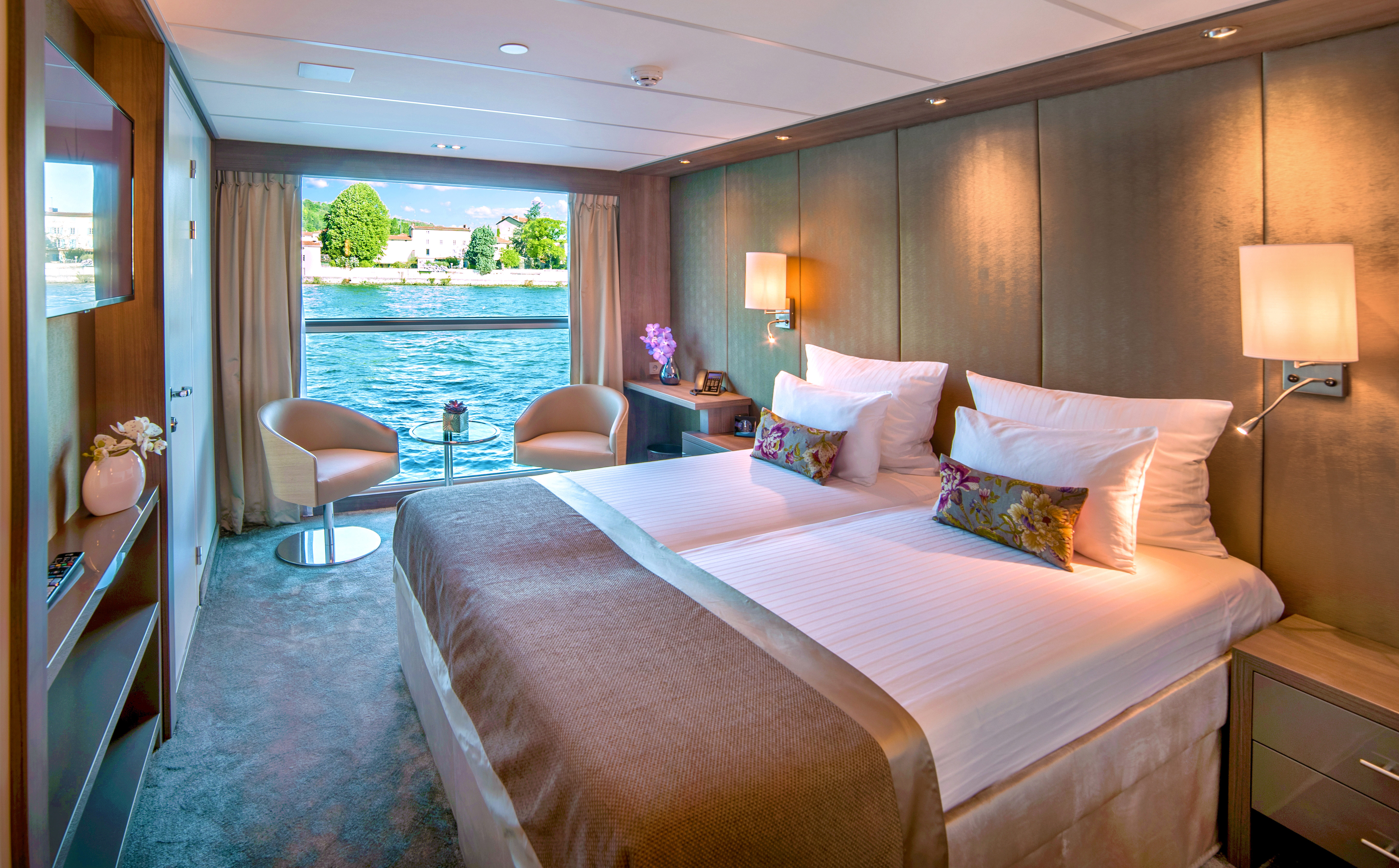 World of Cruising | Amadeus Provence