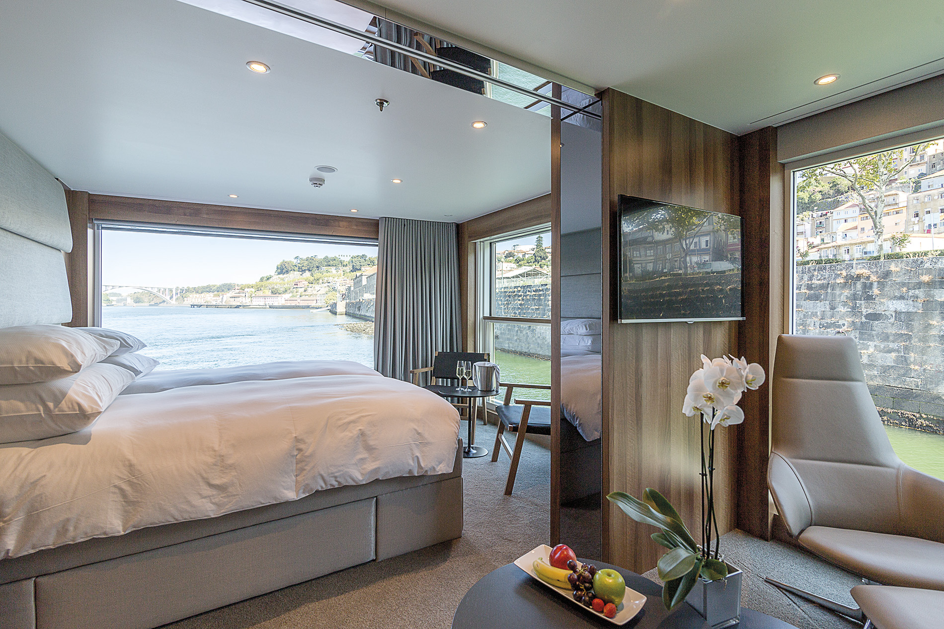 Emerald Radiance | Hays Cruise