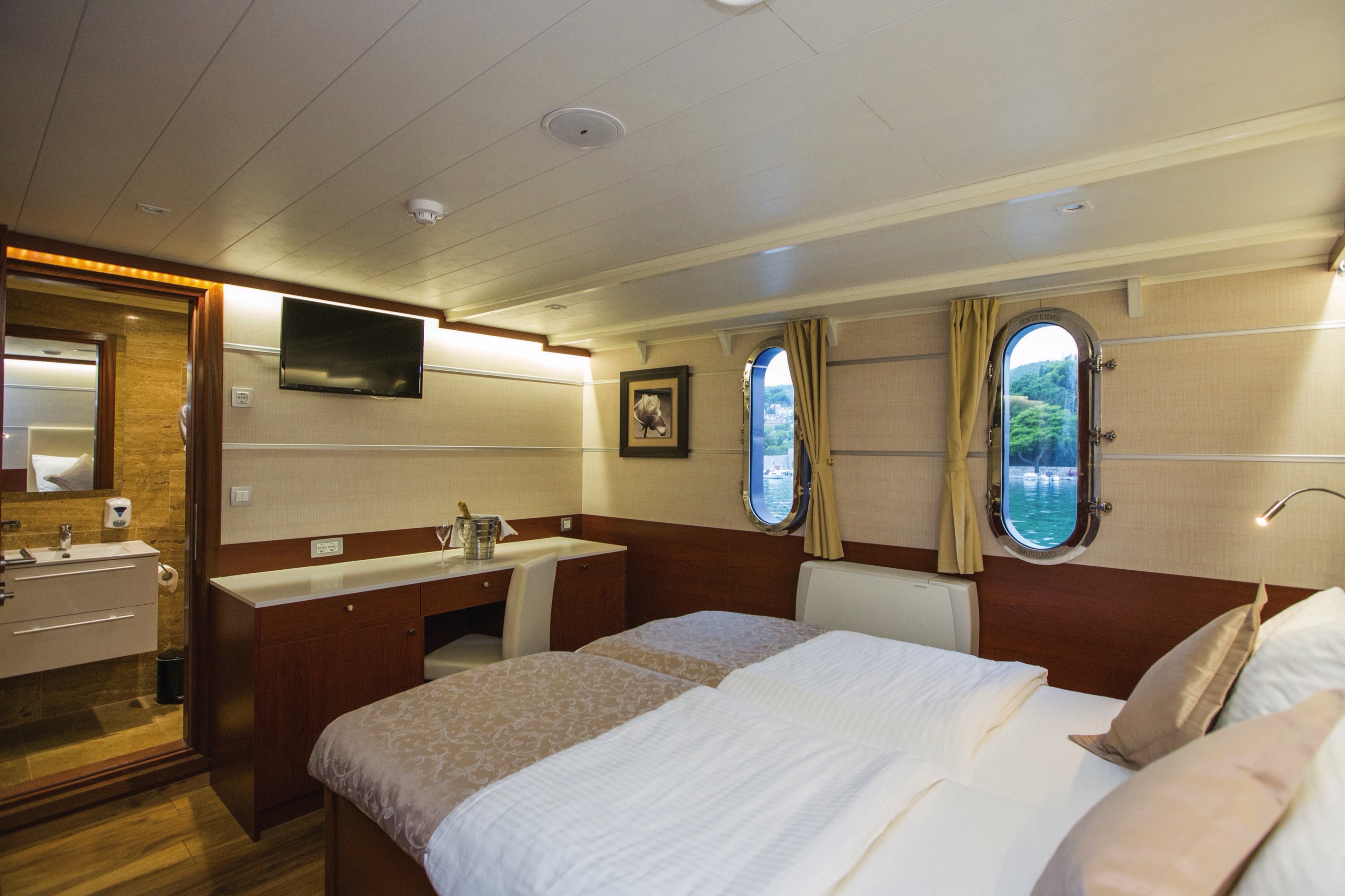 MV Lady Eleganza | Hays Cruise