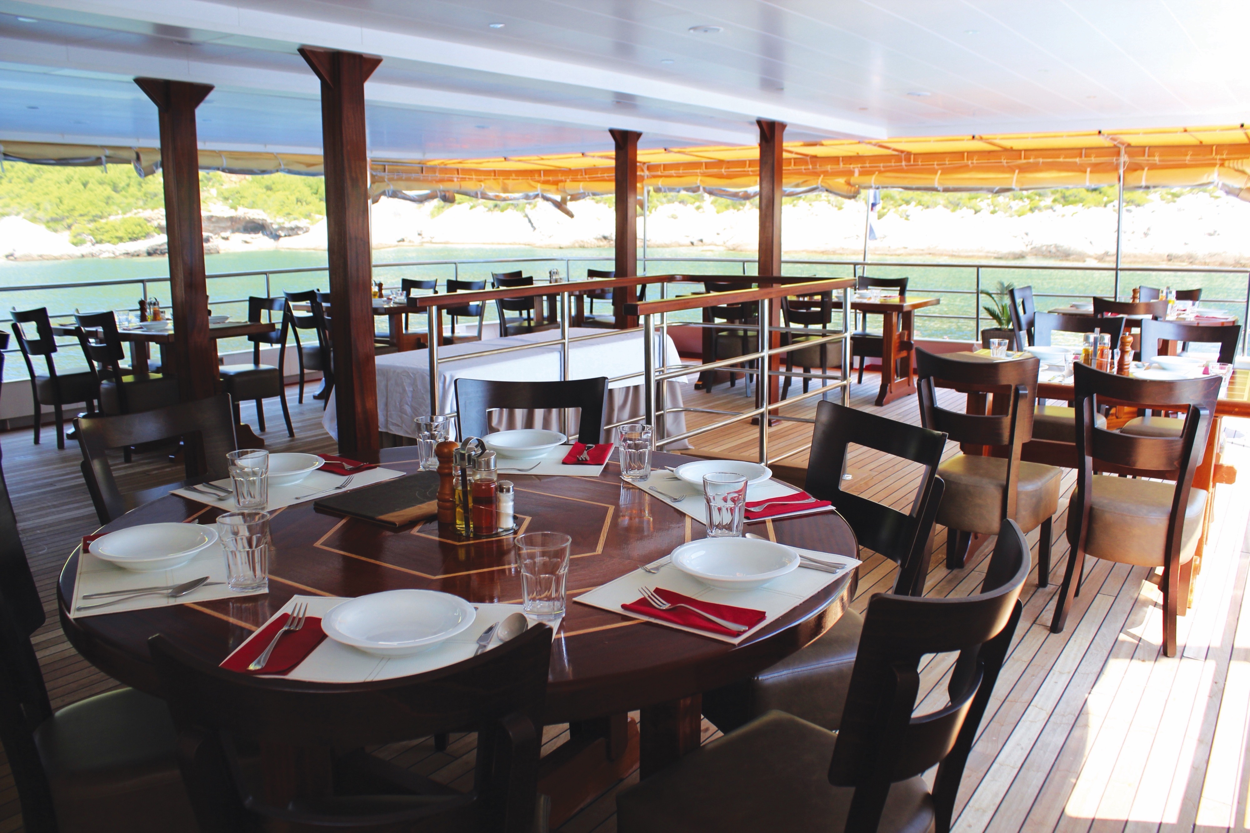 MV Lady Eleganza | Hays Cruise