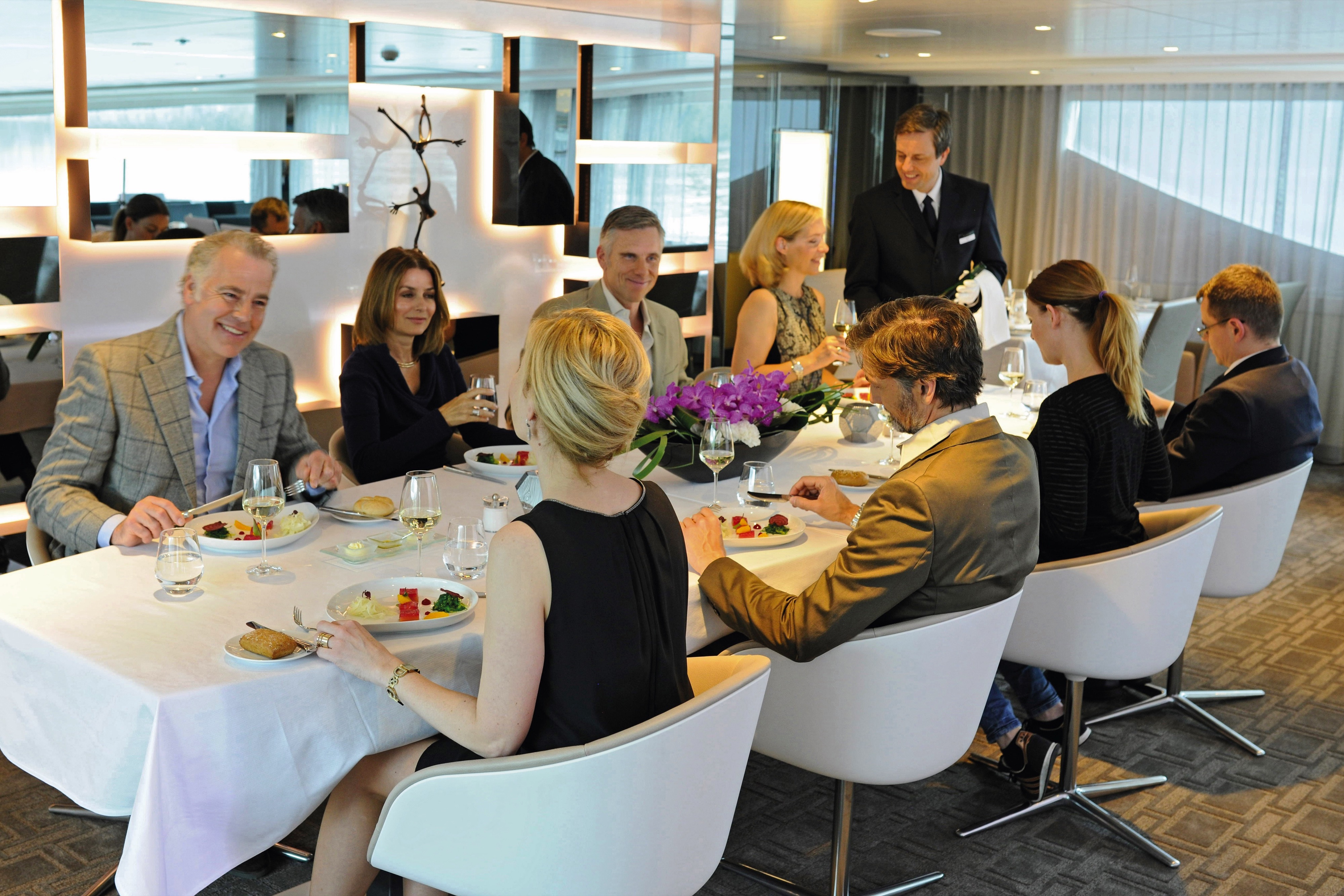 Scenic Cruises - Scenic Pearl | Hays Cruise