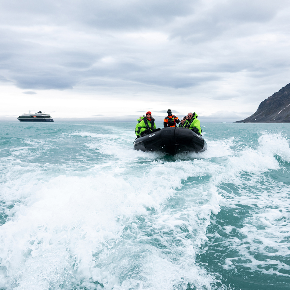 Book World Traveller Cruise Ship - Photos, Deck Plans & Itineraries by ...